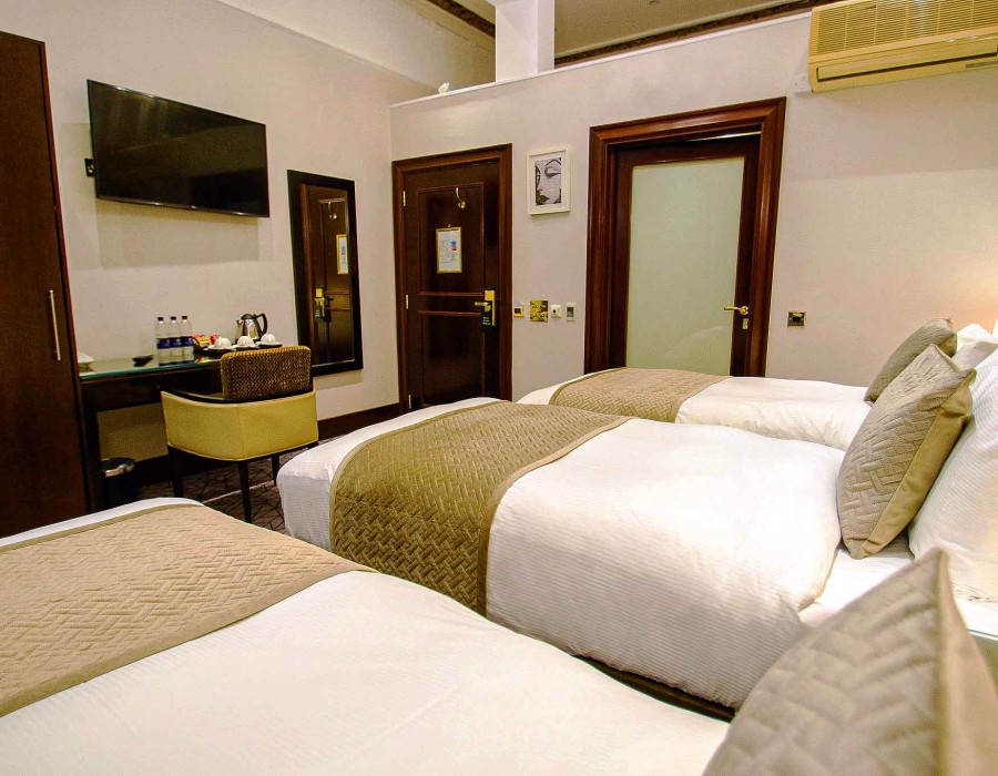 Club Triple Room